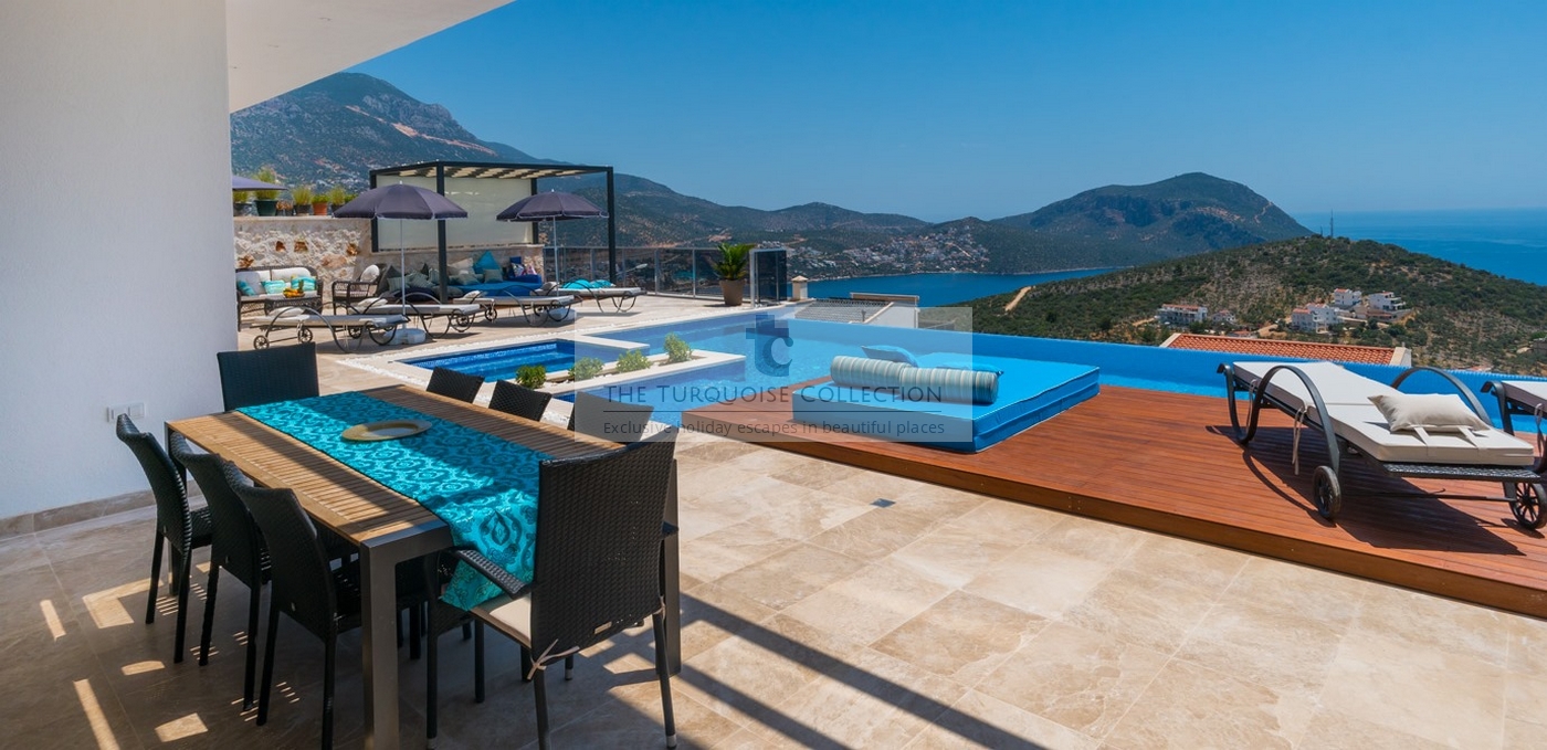 Villa Spectre | The Turquoise Collection